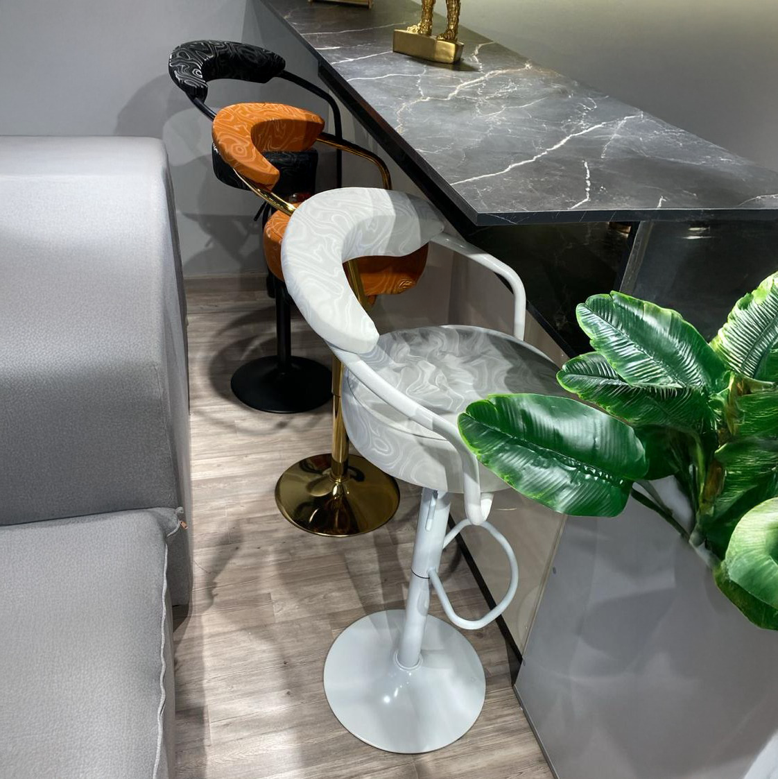 Hydraulic bar stool 55 x 55 cm - STOK66 – Chic Homz